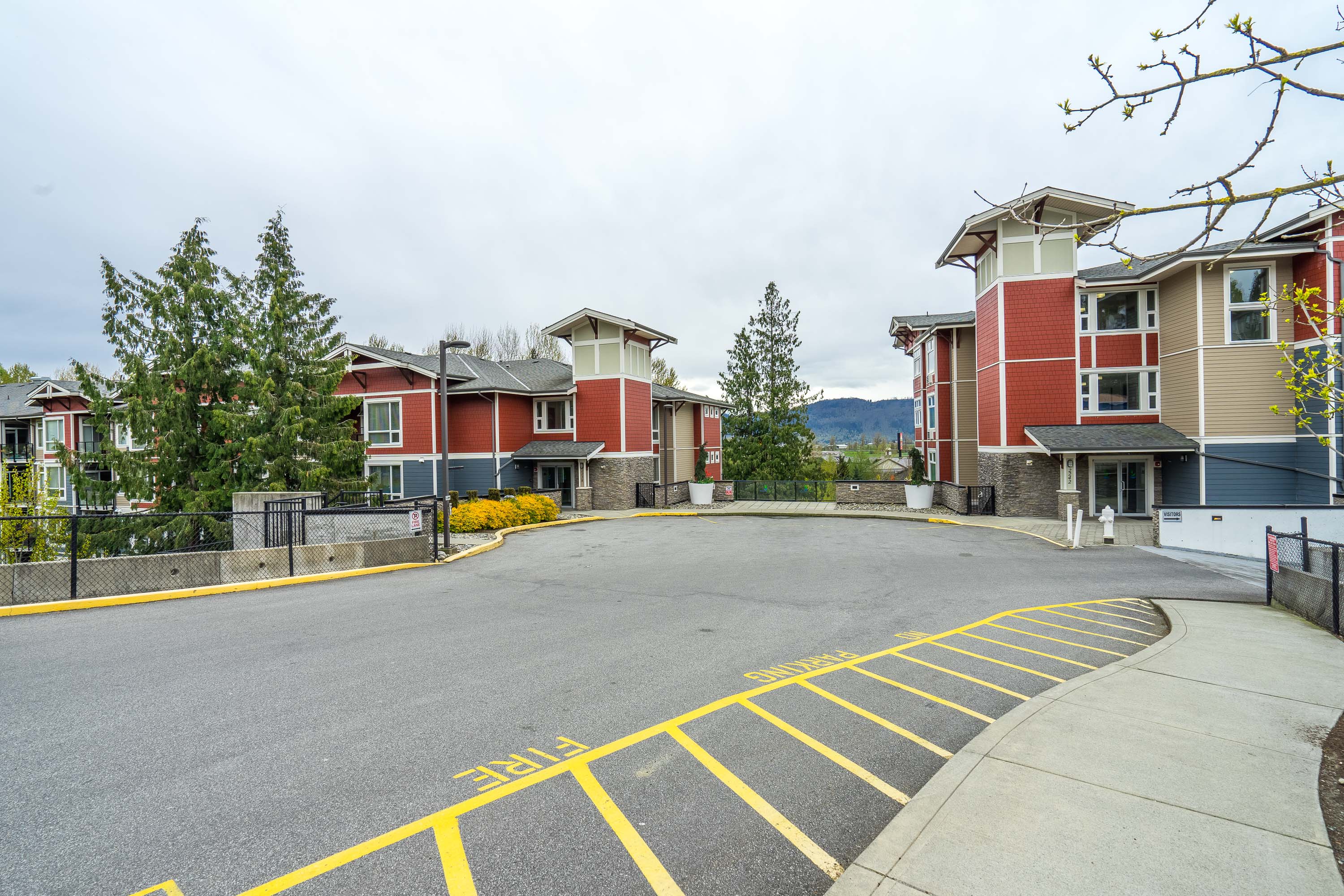 315 - 2238 Whatcom Road, Abbotsford | MLS# R2677652 | Cotala Cross Media