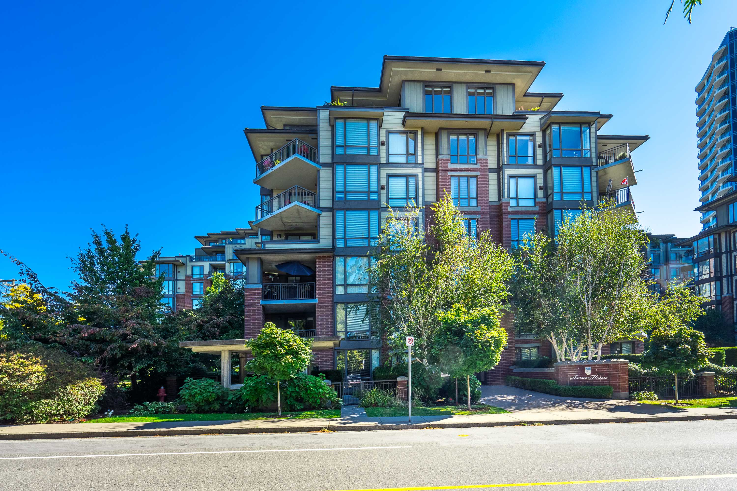 202 - 1580 Martin Street, White Rock | MLS# R2796319 | Cotala Cross Media