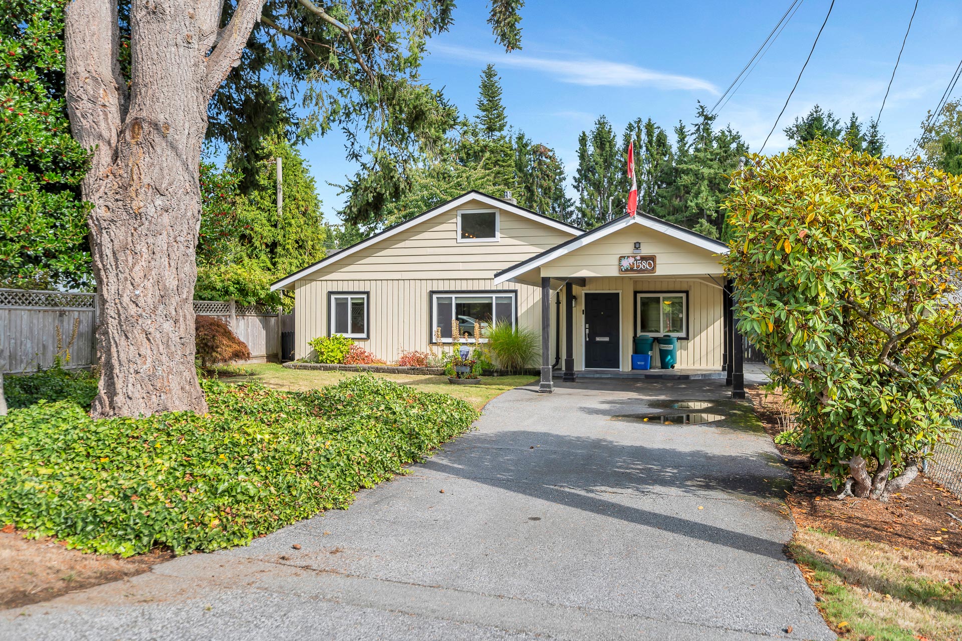 1580 Bishop Road, White Rock | MLS# R2821024 | Cotala Cross Media