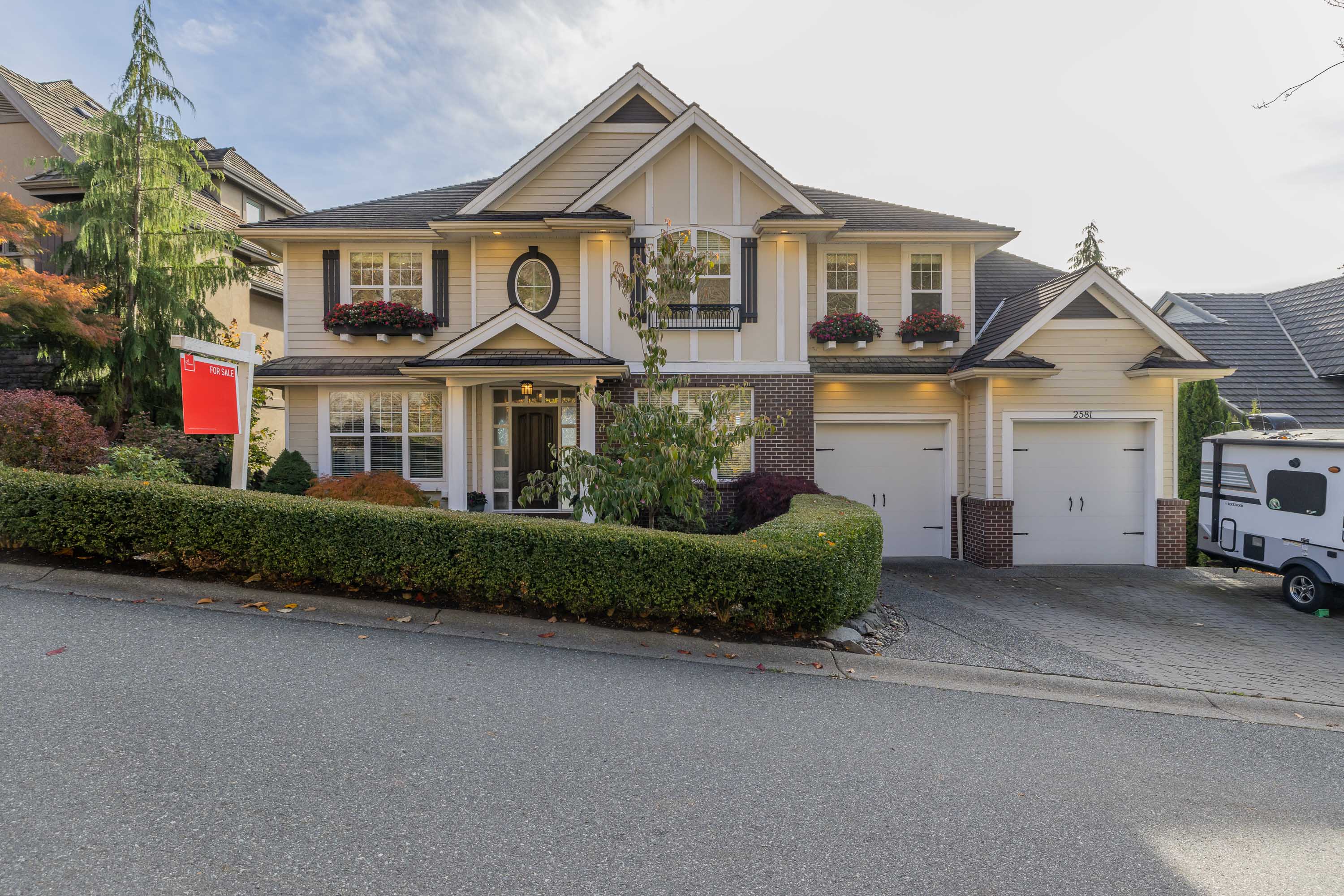 2581 Eagle Mountain Drive, Abbotsford | MLS# R3083298 | Cotala Cross Media